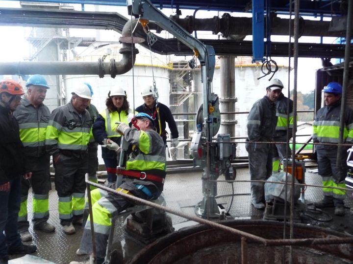 Motorized lowering arm for tanks | Equipos para elevación de personas