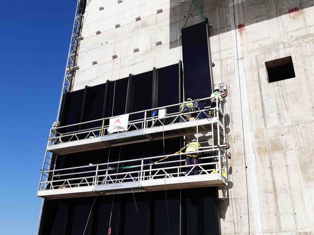 Double deck suspended platform | Equipos para accesos en altura