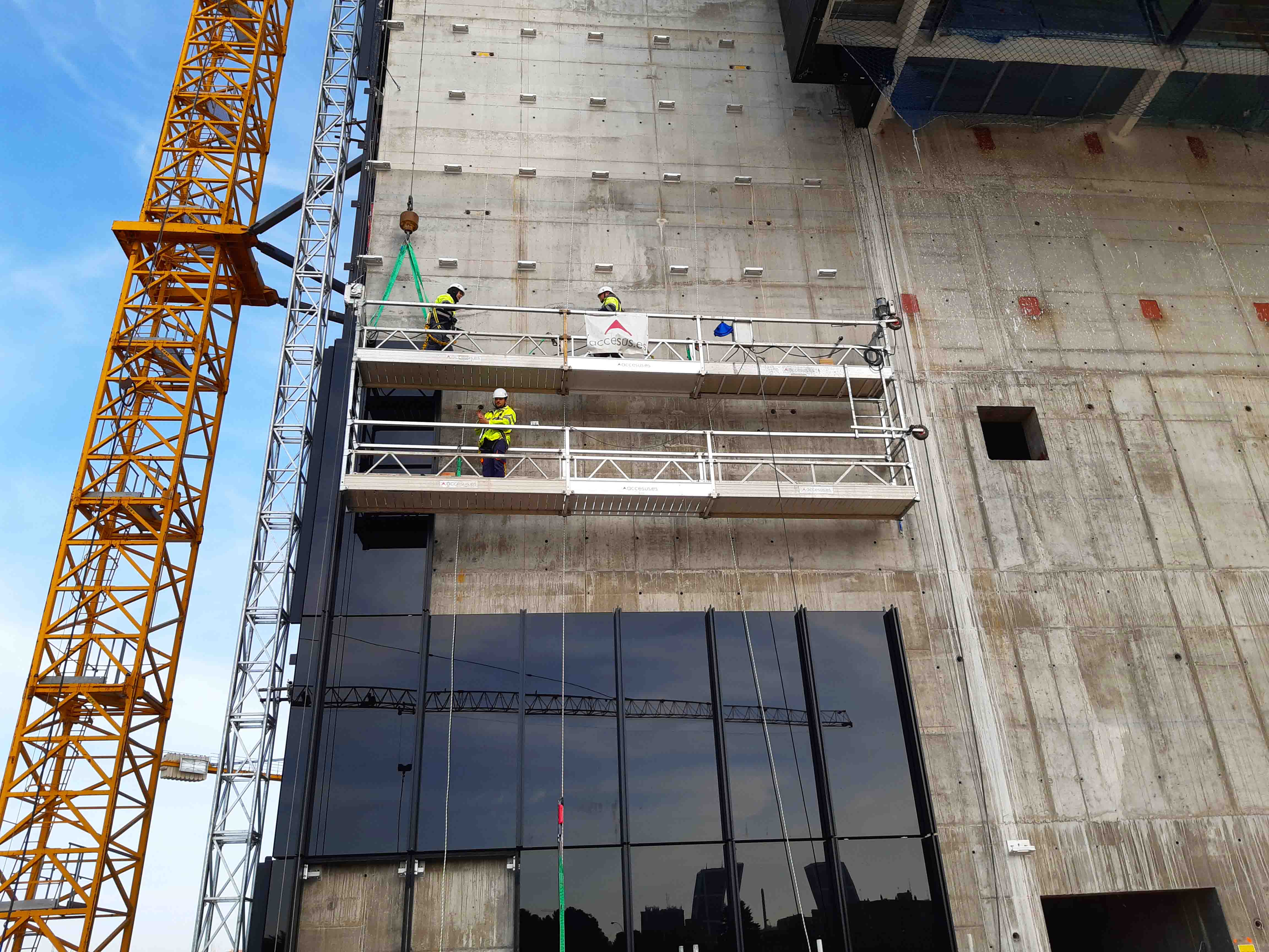 Double deck suspended platform | Equipos para accesos en altura