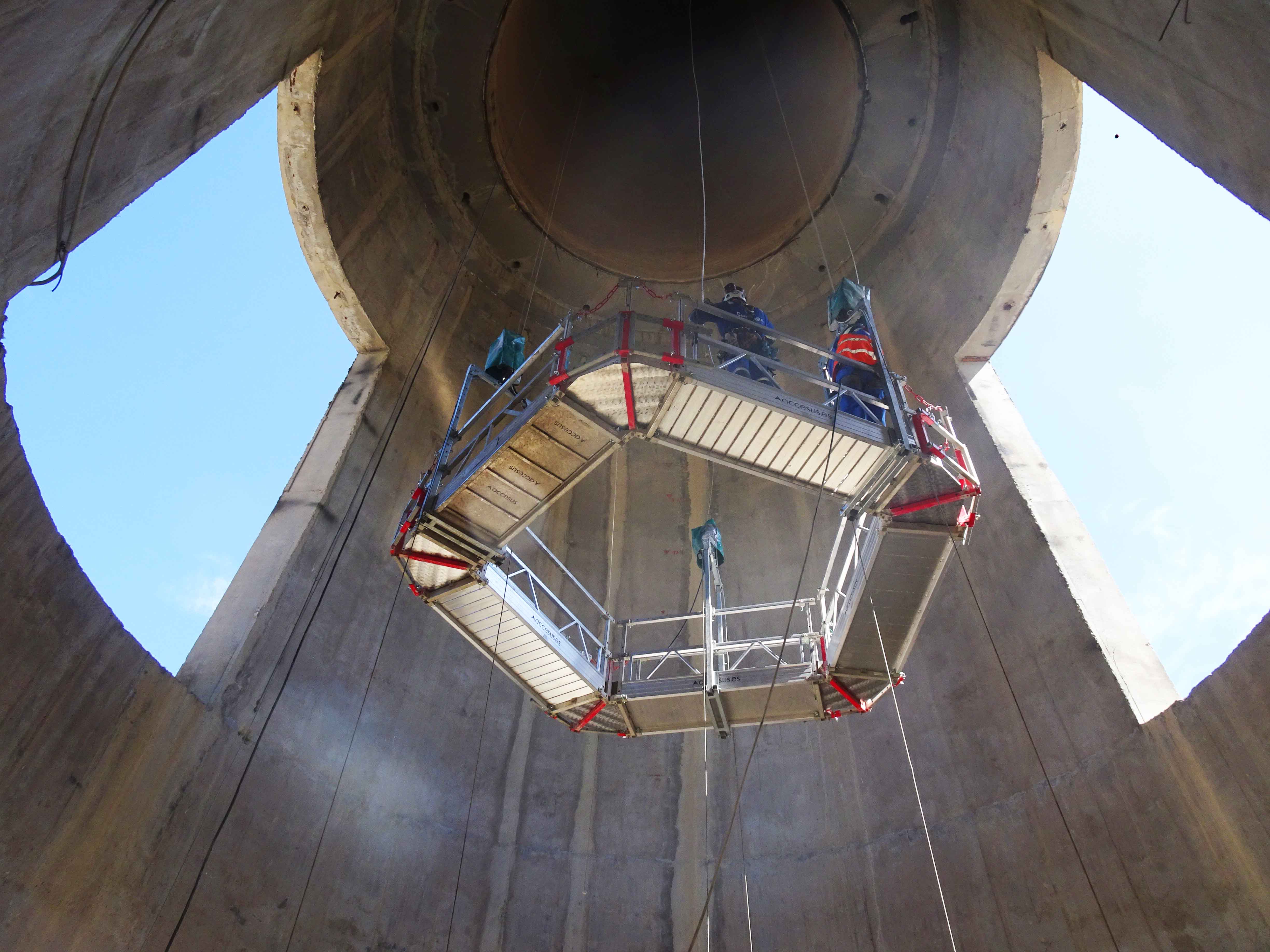 Circular suspended platform for repair and maintenance of industrial ...