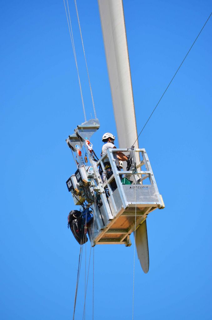 Modublade maintenance platform for wind turbine blades | Accesus