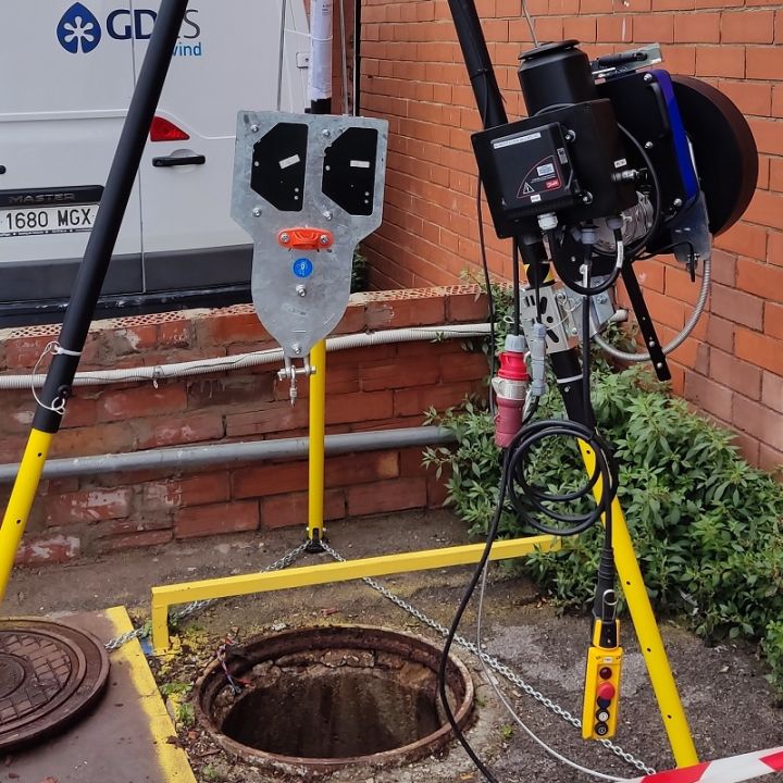 LEVA with push-button panel | Accesus